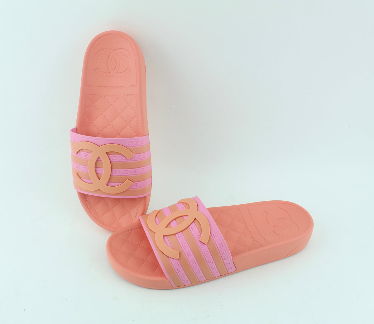 CHANEL RUBBER CC FLAT SLIDE SANDALS | LuxurySnob Genuine Pre Owned ...
